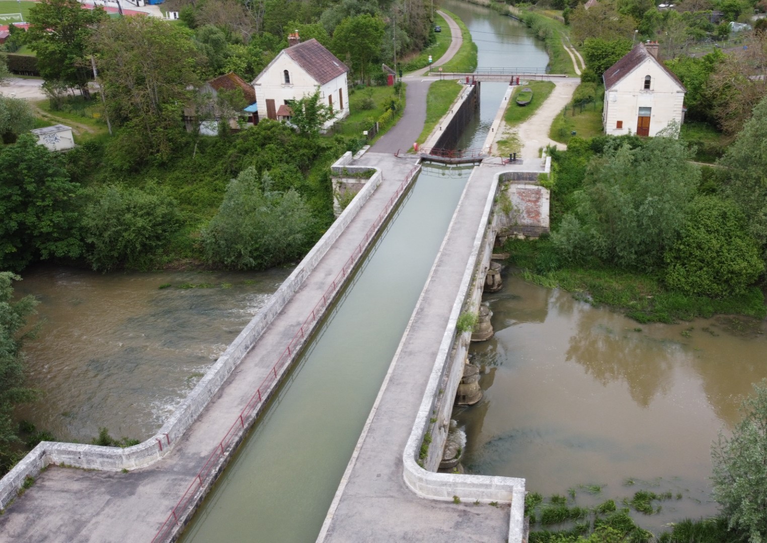 Kanaalbrug Saint-Florentin - Bourgondië Toerist